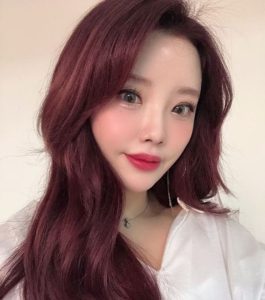 30+ Mẫu tóc màu đỏ tím đẹp tự nhiên được ưa chuộng nhất