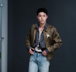 Cách tạo kiểu tóc Jerry Big Mouth như phim (4 Bước)